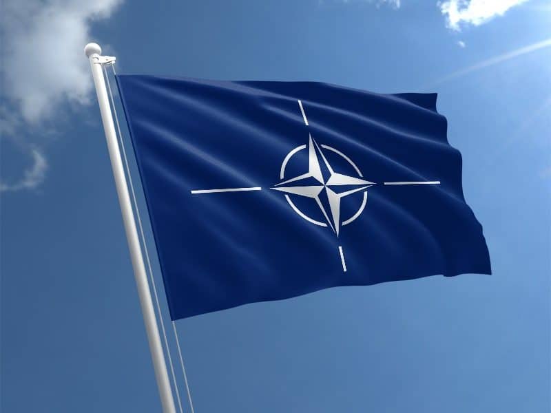 Ucraina poate să CÂȘTIGE războiul împotriva Rusiei, spune Stoltemberg ...