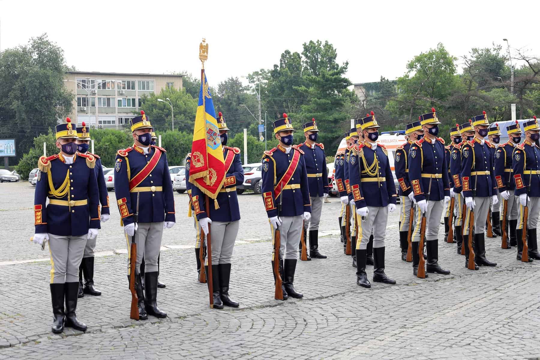 VIDEO SPECTACULOS/ Militarii de elită ai Armatei Române, experți în ...