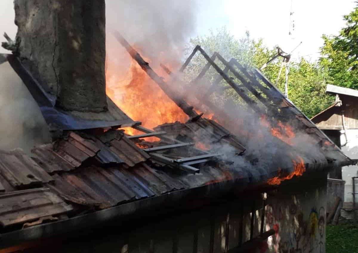 VIDEO. Casă de vacanță făcută SCRUM la Someșu Rece. Imagini cu ...