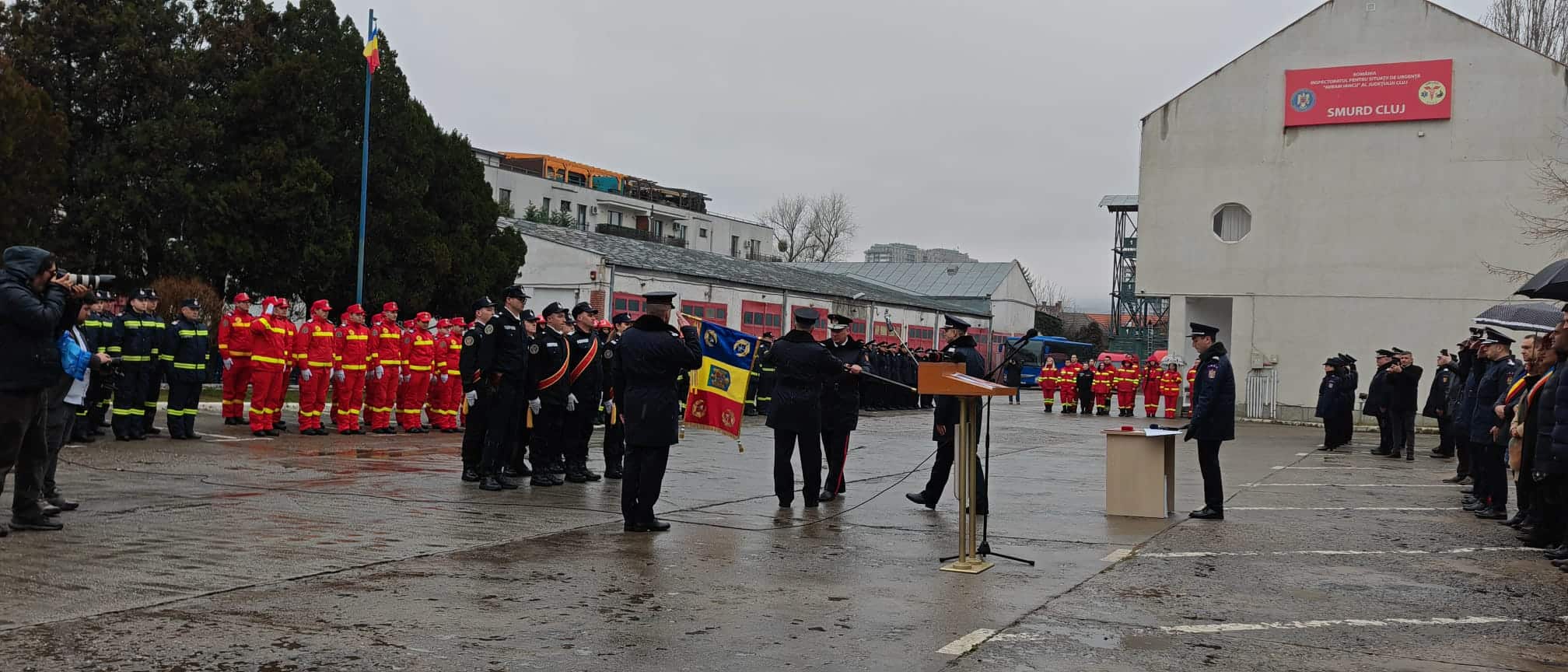 VIDEO FOTO. Generalul Ion Moldovan a predat drapelul ISU Cluj ...